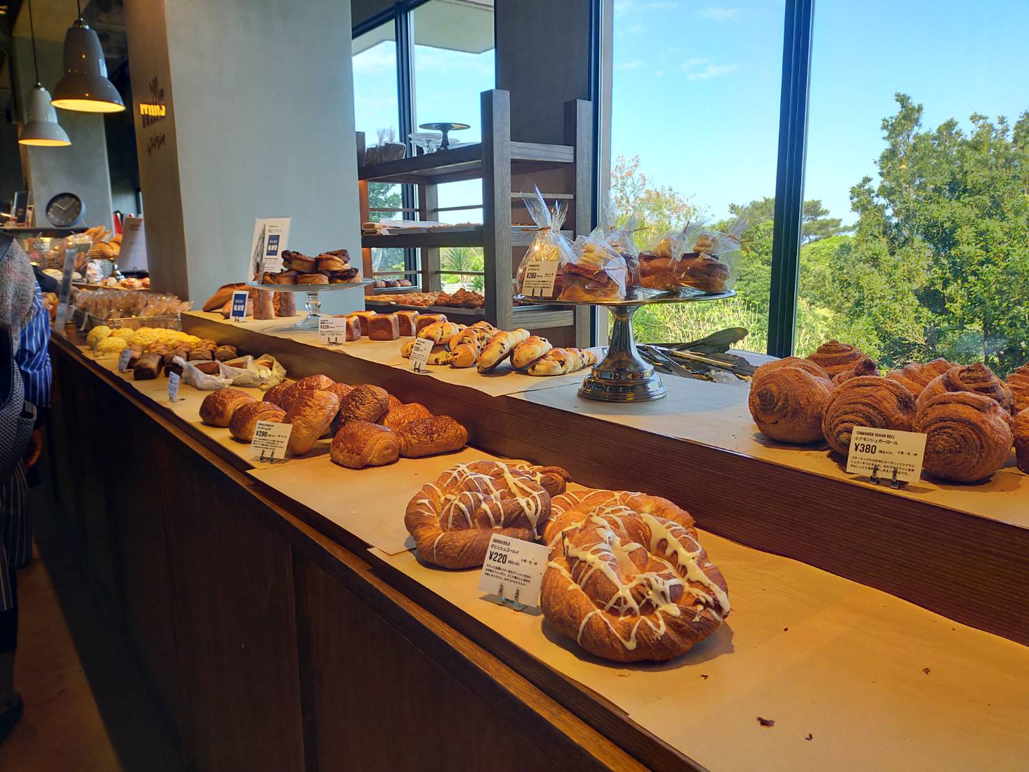 「白トリュフ塩パン 浦添」「Mills by TruffleBAKERY カフェ | H&A Dream blog